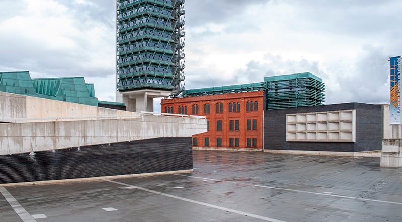 10 Reasons Why Many Commercial Buildings Have Flat Roofs