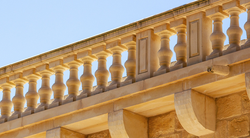 Guide: What Is a Parapet Wall and What Does It Do?