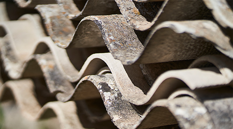 The Ultimate Guide to Removing or Replacing an Asbestos Roof