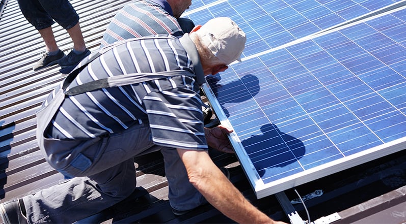 Can Roofing Companies Remove and Reinstall Solar Panels?