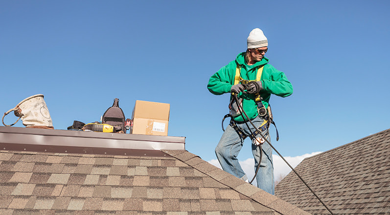 How to Temporarily Stop a Roofing Leak in An Emergency
