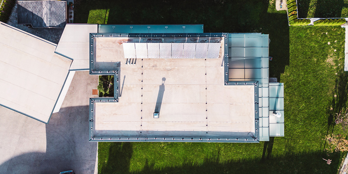 10 Reasons Why Many Commercial Buildings Have Flat Roofs